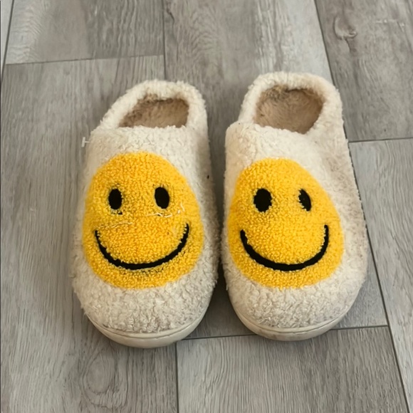 Shoes | Cozy Cream Slippers With Yellow Smiley Face | Poshmark